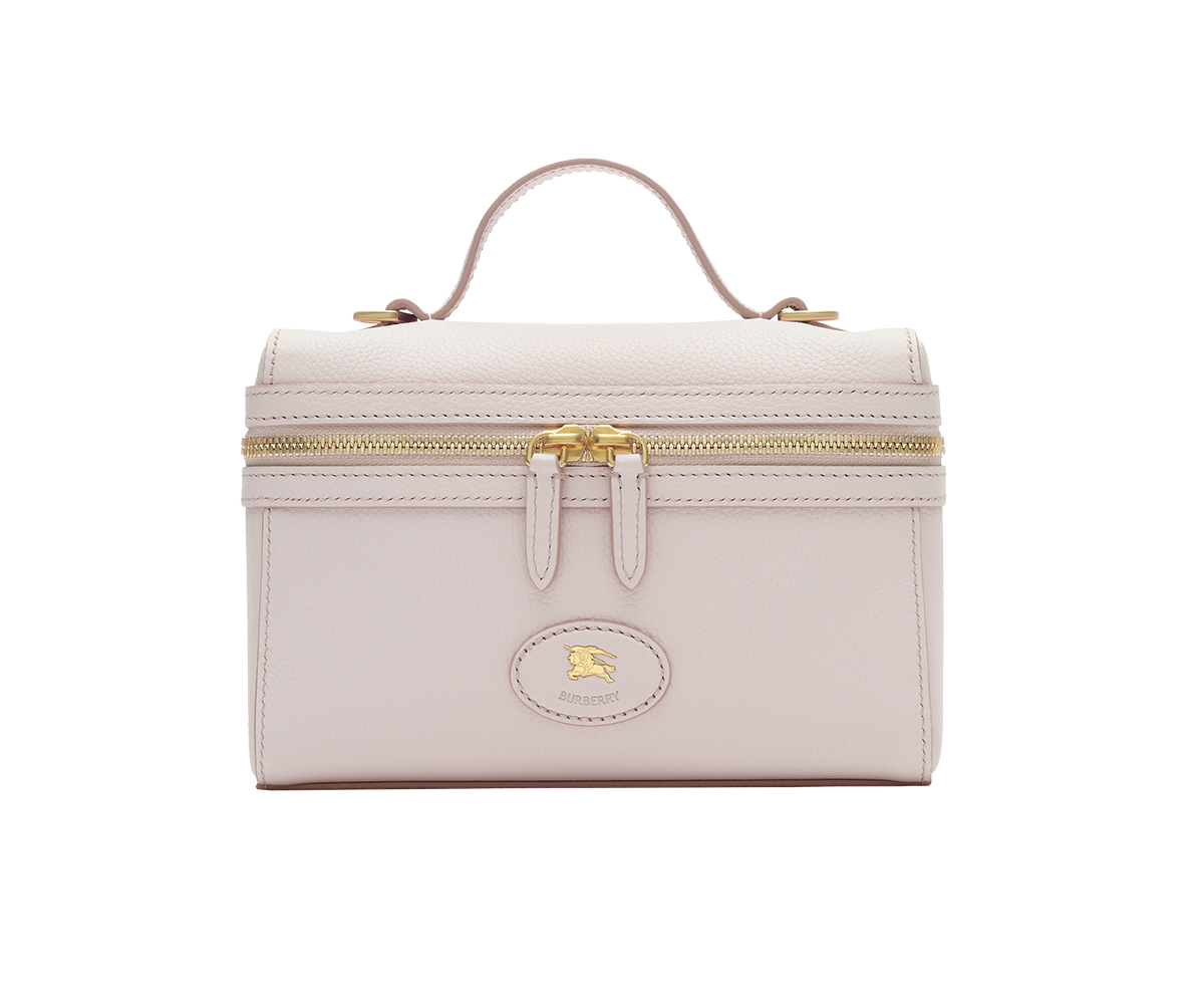 バニティバッグ（W19.5×H15×D8cm）￥231,000／Burberry（バーバリー・ジャパン 0066-33-812819）